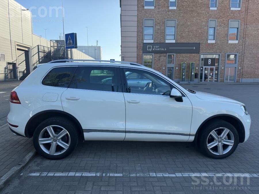 Balts Volkswagen Touareg 2010 Rīga, ar dzinēja tilpumu 3.00 L un nobraukumu 228 tūkst. km par 12700 €, foto 3 vietnē AUTOMOTO.COM.LV