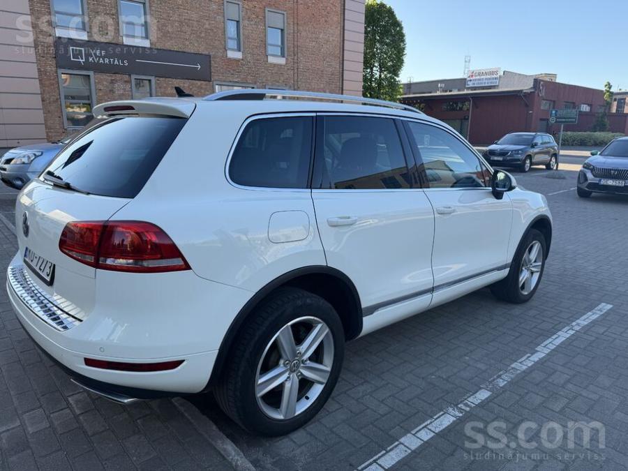 Balts Volkswagen Touareg 2010 Rīga, ar dzinēja tilpumu 3.00 L un nobraukumu 228 tūkst. km par 12700 €, foto 4 vietnē AUTOMOTO.COM.LV