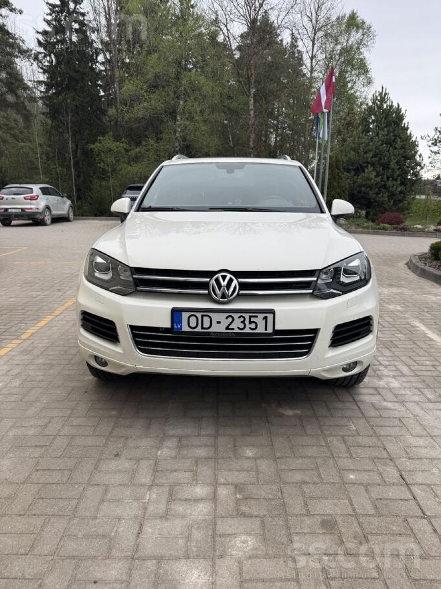 Balts Volkswagen Touareg 2010 Rēzekne, ar dzinēja tilpumu 4.20 L un nobraukumu 302 tūkst. km par 12800 €, foto 1 vietnē AUTOMOTO.COM.LV