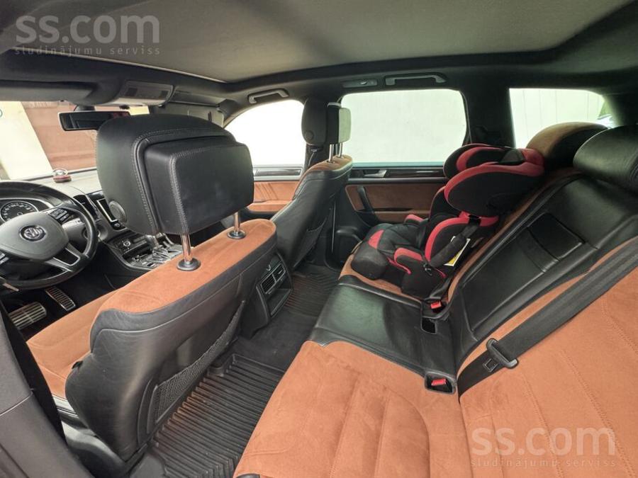 Balts Volkswagen Touareg 2010 Rēzekne, ar dzinēja tilpumu 4.20 L un nobraukumu 302 tūkst. km par 12800 €, foto 5 vietnē AUTOMOTO.COM.LV