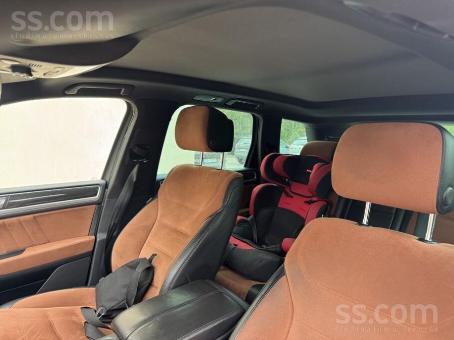 Balts Volkswagen Touareg 2010 Rēzekne, ar dzinēja tilpumu 4.20 L un nobraukumu 302 tūkst. km par 12800 €, foto 7 vietnē AUTOMOTO.COM.LV