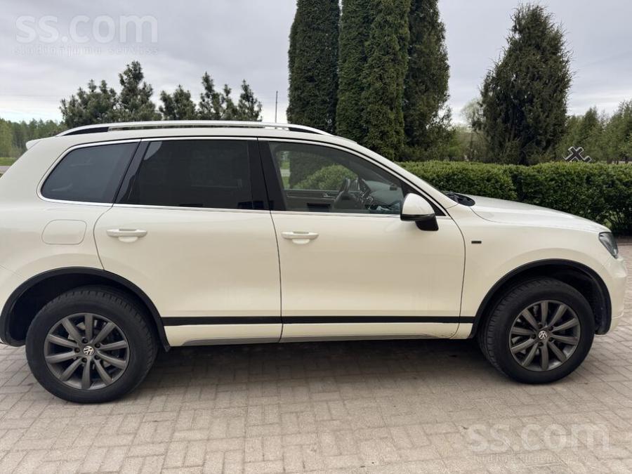 Balts Volkswagen Touareg 2010 Rēzekne, ar dzinēja tilpumu 4.20 L un nobraukumu 302 tūkst. km par 12800 €, foto 8 vietnē AUTOMOTO.COM.LV
