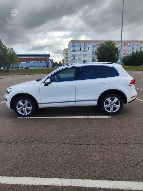 Balts Volkswagen Touareg 2010 Šauļi, ar dzinēja tilpumu 2.97 L un nobraukumu 202 tūkst. km par 10200 €, foto 3 vietnē AUTOMOTO.COM.LV