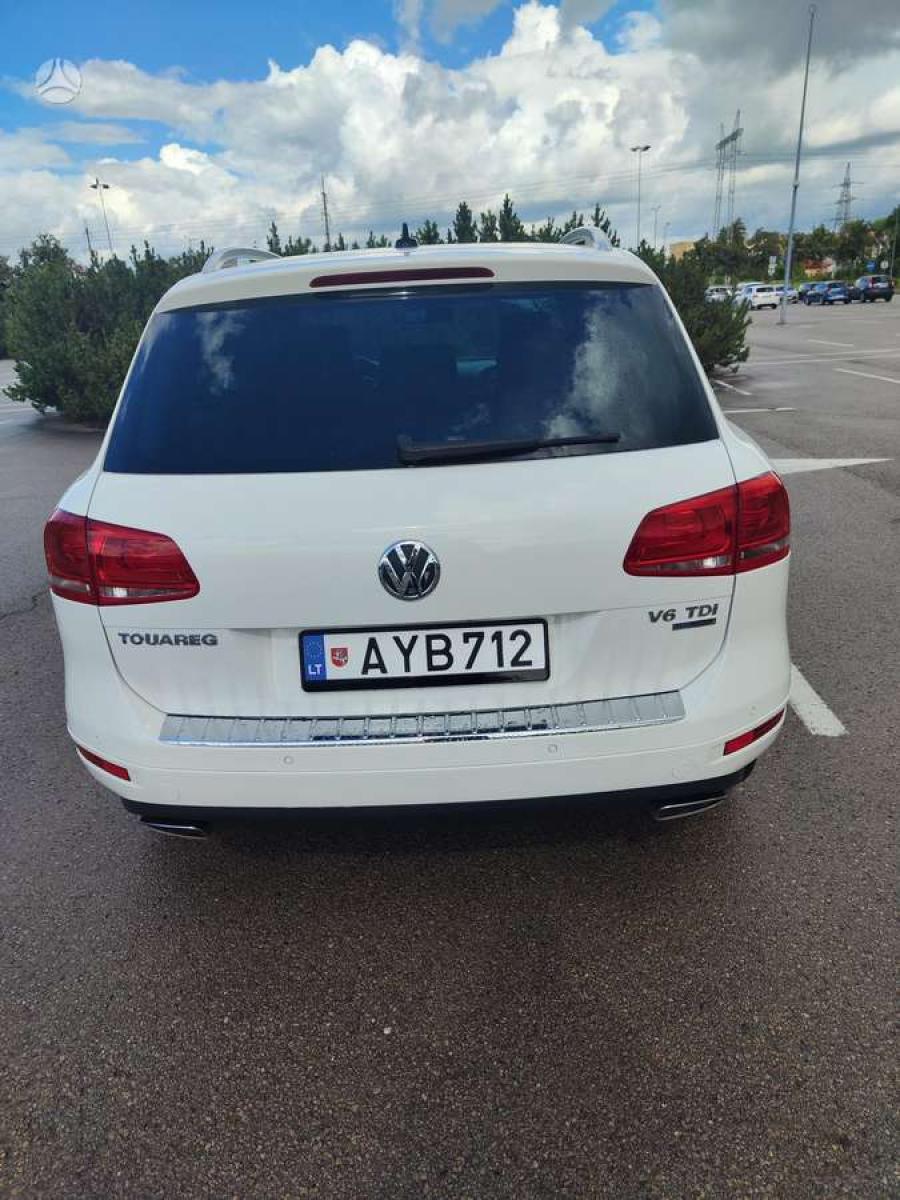 Balts Volkswagen Touareg 2010 Šauļi, ar dzinēja tilpumu 2.97 L un nobraukumu 202 tūkst. km par 10200 €, foto 5 vietnē AUTOMOTO.COM.LV