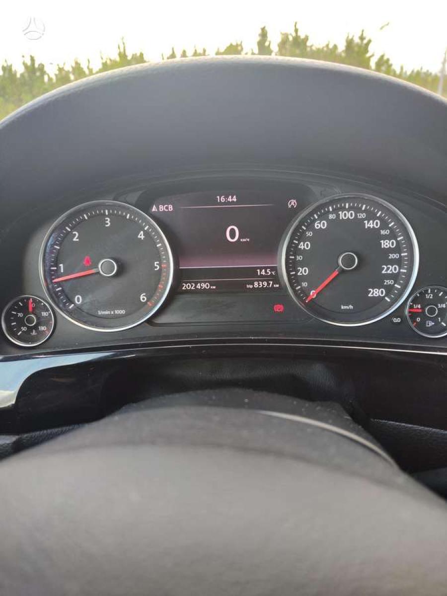 Balts Volkswagen Touareg 2010 Šauļi, ar dzinēja tilpumu 2.97 L un nobraukumu 202 tūkst. km par 10200 €, foto 6 vietnē AUTOMOTO.COM.LV