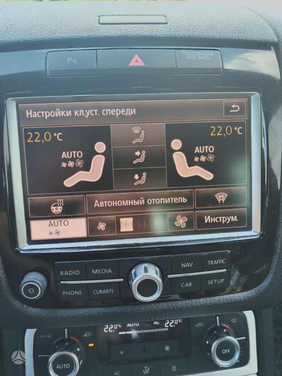 Белый Фольксваген Туарег 2010 в Шяуляй, объемом двигателя 2.97 л и пробегом 202 тыс. км за 10200 €, фото 9 на AUTOMOTO.COM.LV