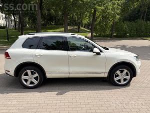 Белый Фольксваген Туарег 2010 в Рига, объемом двигателя 3.00 л и пробегом 230 тыс. км за 12100 €, фото 3 на AUTOMOTO.COM.LV