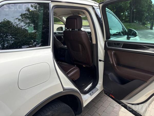 Белый Фольксваген Туарег 2010 в Рига, объемом двигателя 3.00 л и пробегом 230 тыс. км за 12100 €, фото 9 на AUTOMOTO.COM.LV