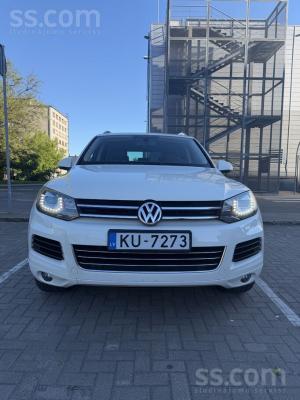 White Volkswagen Touareg 2010 in Riga, with an engine capacity of 3.00 L and mileage of 230 thousand km for 11300 €, photo 9 on AUTOMOTO.COM.LV
