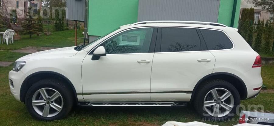 White Volkswagen Touareg 2010 in Daugavpils, with an engine capacity of 3.00 L and mileage of 312 thousand km for 9950 €, photo 5 on AUTOMOTO.COM.LV