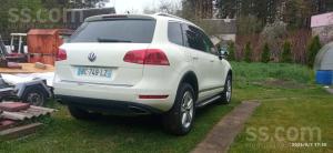 White Volkswagen Touareg 2010 in Daugavpils, with an engine capacity of 3.00 L and mileage of 312 thousand km for 9950 €, photo 6 on AUTOMOTO.COM.LV