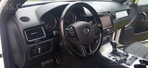 White Volkswagen Touareg 2010 in Daugavpils, with an engine capacity of 3.00 L and mileage of 312 thousand km for 9950 €, photo 7 on AUTOMOTO.COM.LV