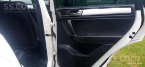 White Volkswagen Touareg 2010 in Daugavpils, with an engine capacity of 3.00 L and mileage of 312 thousand km for 9950 €, photo 23 on AUTOMOTO.COM.LV