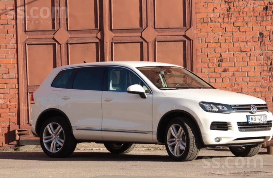 Balts Volkswagen Touareg 2011 Rīga, ar dzinēja tilpumu 3.00 L un nobraukumu 295 tūkst. km par 11100 €, foto 1 vietnē AUTOMOTO.COM.LV