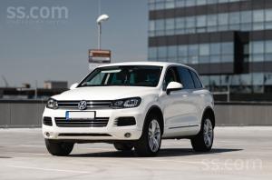 Balts Volkswagen Touareg 2011 Rīga, ar dzinēja tilpumu 3.00 L un nobraukumu 295 tūkst. km par 11100 €, foto 3 vietnē AUTOMOTO.COM.LV
