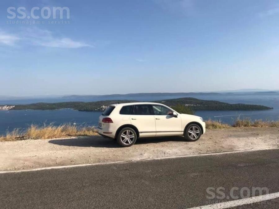Balts Volkswagen Touareg 2011 Rīga, ar dzinēja tilpumu 3.00 L un nobraukumu 295 tūkst. km par 11100 €, foto 6 vietnē AUTOMOTO.COM.LV