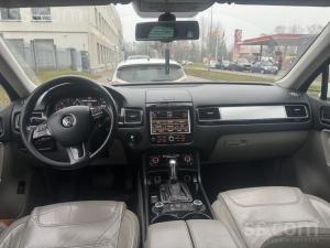 Balts Volkswagen Touareg 2011 Rīga, ar dzinēja tilpumu 3.00 L un nobraukumu 295 tūkst. km par 11100 €, foto 8 vietnē AUTOMOTO.COM.LV