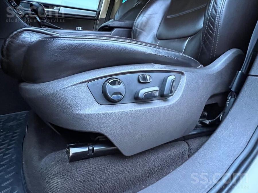 Белый Фольксваген Туарег 2011 в Рига, объемом двигателя 3.00 л и пробегом 242 тыс. км за 13000 €, фото 13 на AUTOMOTO.COM.LV