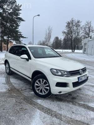 Balts Volkswagen Touareg 2011 Jēkabpils, ar dzinēja tilpumu 3.00 L un nobraukumu 300 tūkst. km par 10200 €, foto  vietnē AUTOMOTO.COM.LV