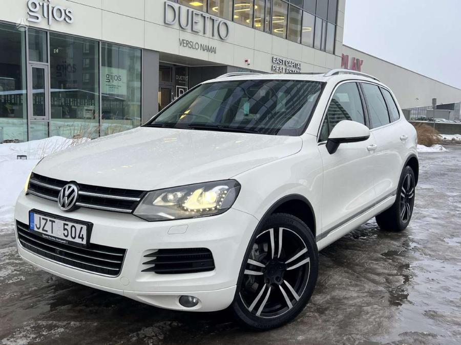 Balts Volkswagen Touareg 2011 Viļņa, ar dzinēja tilpumu 2.97 L un nobraukumu 239 tūkst. km par 8800 €, foto 1 vietnē AUTOMOTO.COM.LV