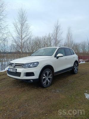 Balts Volkswagen Touareg 2011 Jelgava, ar dzinēja tilpumu 3.00 L un nobraukumu 370 tūkst. km par 10500 €, foto  vietnē AUTOMOTO.COM.LV