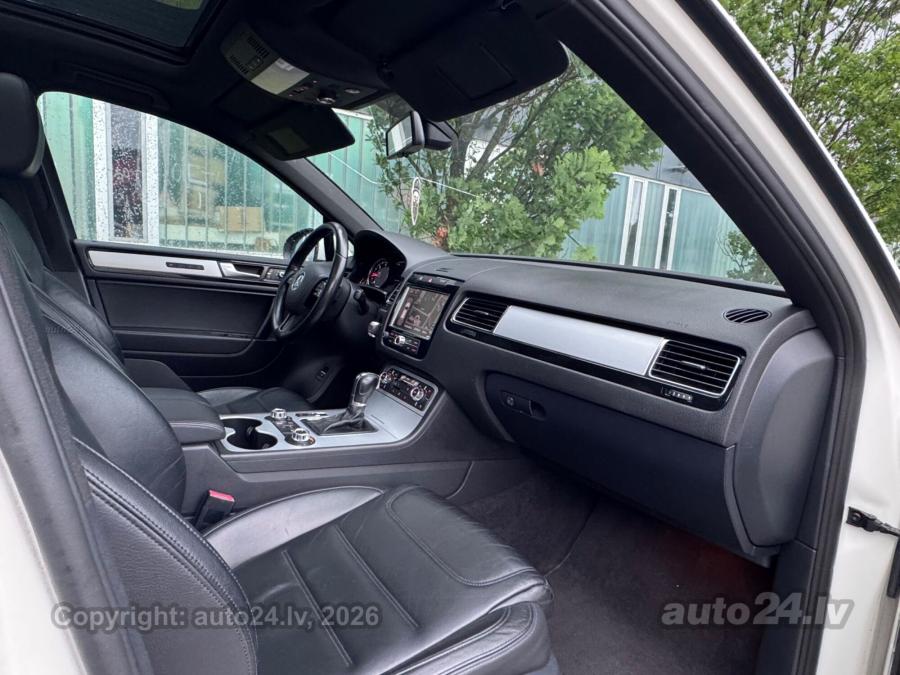 Balts Volkswagen Touareg 2011 Tallina, ar dzinēja tilpumu 3.00 L un nobraukumu 269 tūkst. km par 9350 €, foto 14 vietnē AUTOMOTO.COM.LV