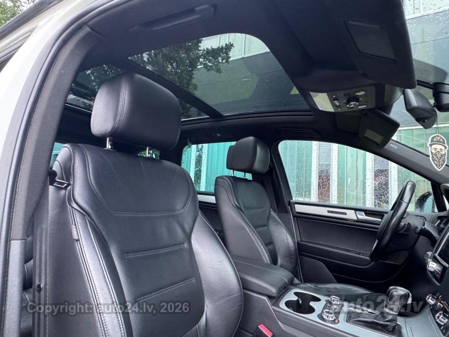 Balts Volkswagen Touareg 2011 Tallina, ar dzinēja tilpumu 3.00 L un nobraukumu 269 tūkst. km par 9350 €, foto 15 vietnē AUTOMOTO.COM.LV