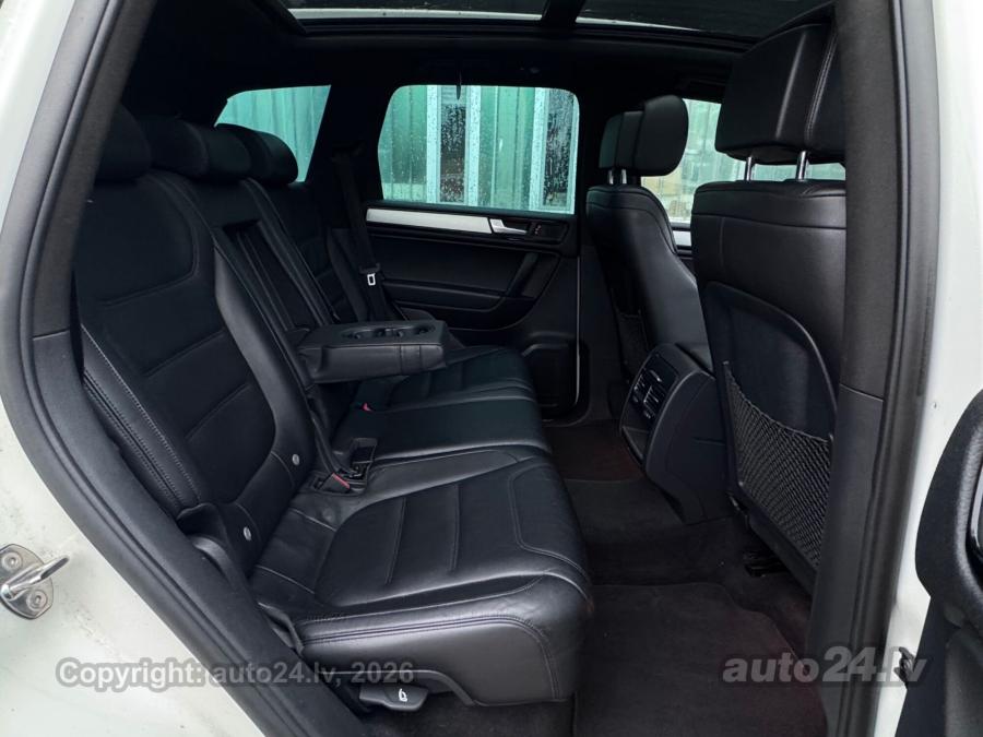Balts Volkswagen Touareg 2011 Tallina, ar dzinēja tilpumu 3.00 L un nobraukumu 269 tūkst. km par 9350 €, foto 17 vietnē AUTOMOTO.COM.LV