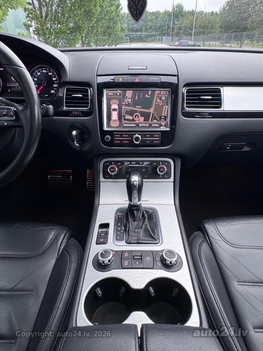 Balts Volkswagen Touareg 2011 Tallina, ar dzinēja tilpumu 3.00 L un nobraukumu 269 tūkst. km par 9350 €, foto 18 vietnē AUTOMOTO.COM.LV