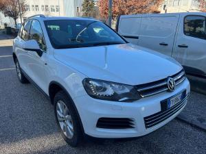 Balts Volkswagen Touareg 2012 Kauņa, ar dzinēja tilpumu 4.13 L un nobraukumu 295 tūkst. km par 12900 €, foto 4 vietnē AUTOMOTO.COM.LV