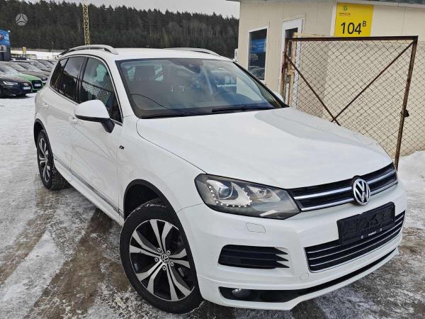 White Volkswagen Touareg 2012 in Vilnius, with an engine capacity of 2.97 L and mileage of 269 thousand km for 13400 €, photo 2 on AUTOMOTO.COM.LV