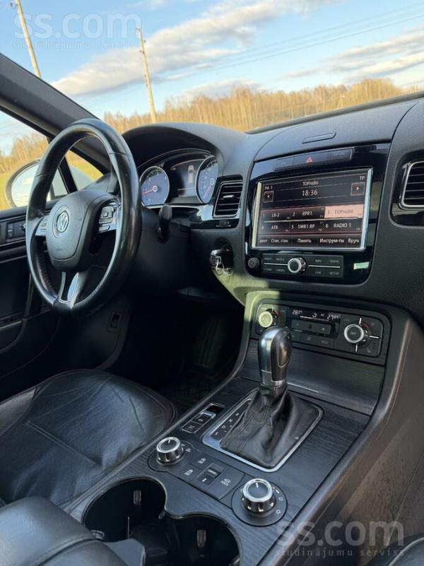 Balts Volkswagen Touareg 2012 Aizkraukle, ar dzinēja tilpumu 3.00 L un nobraukumu 327 tūkst. km par 8970 €, foto 4 vietnē AUTOMOTO.COM.LV