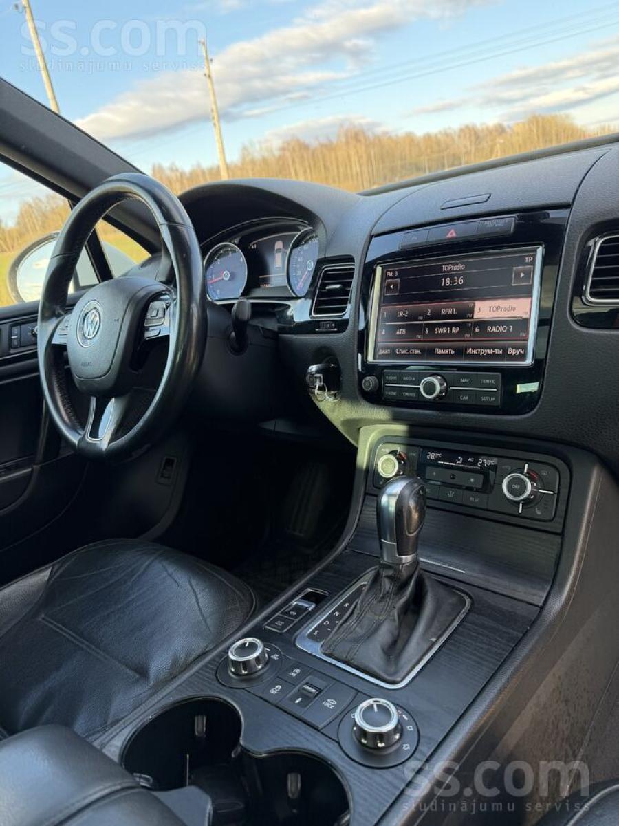 Balts Volkswagen Touareg 2012 Aizkraukle, ar dzinēja tilpumu 3.00 L un nobraukumu 327 tūkst. km par 8970 €, foto 5 vietnē AUTOMOTO.COM.LV