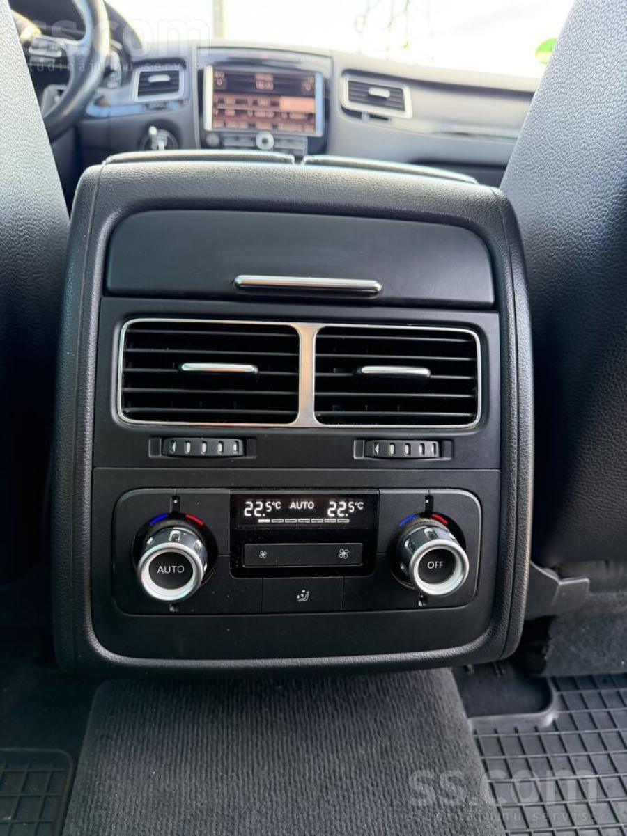 Balts Volkswagen Touareg 2012 Aizkraukle, ar dzinēja tilpumu 3.00 L un nobraukumu 327 tūkst. km par 8970 €, foto 6 vietnē AUTOMOTO.COM.LV