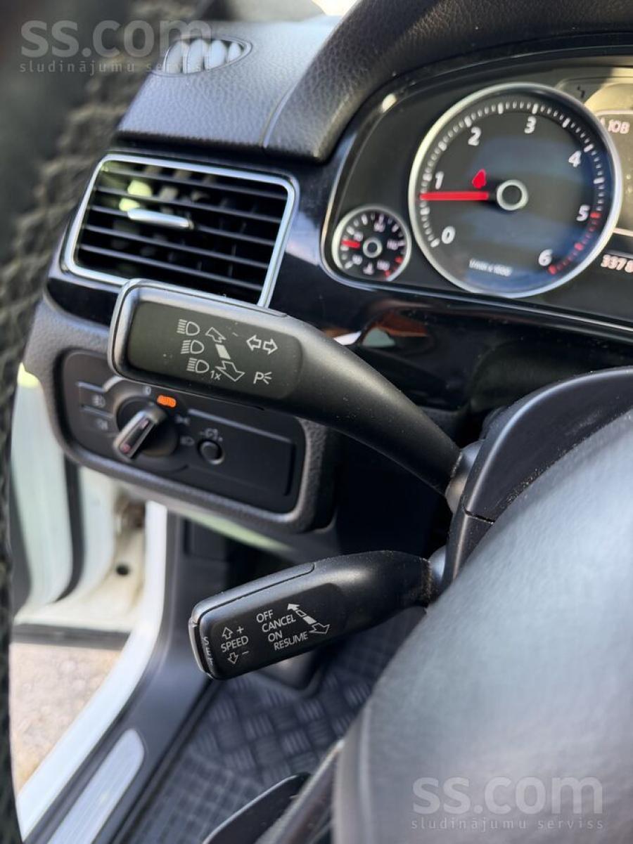 Balts Volkswagen Touareg 2012 Aizkraukle, ar dzinēja tilpumu 3.00 L un nobraukumu 327 tūkst. km par 8970 €, foto 13 vietnē AUTOMOTO.COM.LV