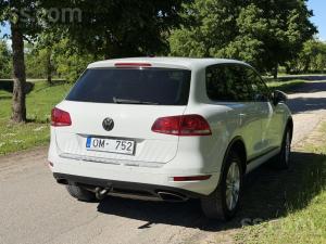 Balts Volkswagen Touareg 2012 Aizkraukle, ar dzinēja tilpumu 3.00 L un nobraukumu 327 tūkst. km par 8970 €, foto 24 vietnē AUTOMOTO.COM.LV