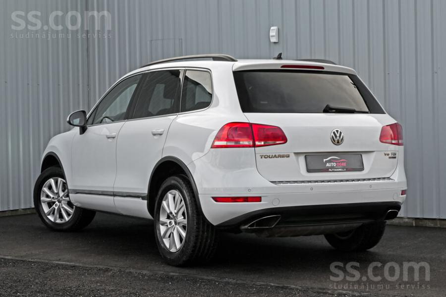 Balts Volkswagen Touareg 2012 Ogre, ar dzinēja tilpumu 3.00 L un nobraukumu 277 tūkst. km par 11700 €, foto 4 vietnē AUTOMOTO.COM.LV