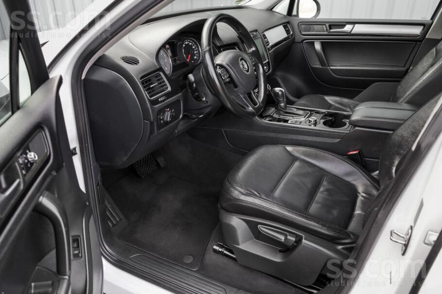 Balts Volkswagen Touareg 2012 Ogre, ar dzinēja tilpumu 3.00 L un nobraukumu 277 tūkst. km par 11700 €, foto 9 vietnē AUTOMOTO.COM.LV