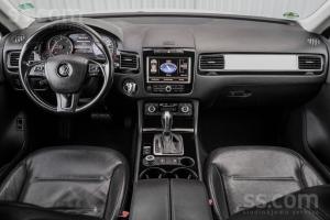 Balts Volkswagen Touareg 2012 Ogre, ar dzinēja tilpumu 3.00 L un nobraukumu 277 tūkst. km par 11700 €, foto 10 vietnē AUTOMOTO.COM.LV