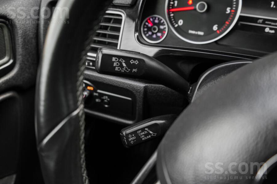 Balts Volkswagen Touareg 2012 Ogre, ar dzinēja tilpumu 3.00 L un nobraukumu 277 tūkst. km par 11700 €, foto 12 vietnē AUTOMOTO.COM.LV