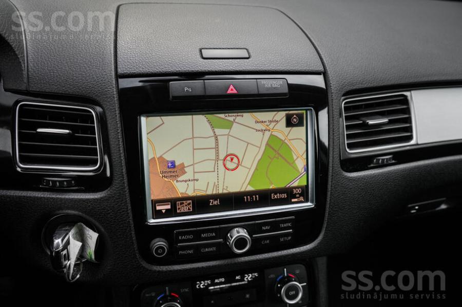 Balts Volkswagen Touareg 2012 Ogre, ar dzinēja tilpumu 3.00 L un nobraukumu 277 tūkst. km par 11700 €, foto 15 vietnē AUTOMOTO.COM.LV