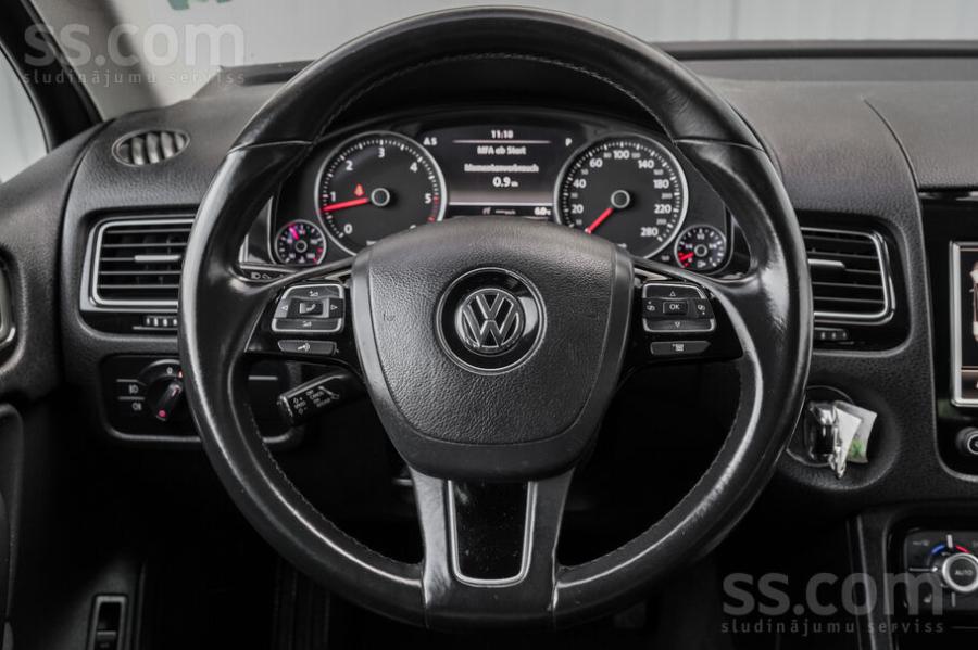 Balts Volkswagen Touareg 2012 Ogre, ar dzinēja tilpumu 3.00 L un nobraukumu 277 tūkst. km par 11700 €, foto 17 vietnē AUTOMOTO.COM.LV