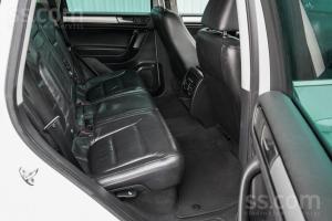 Balts Volkswagen Touareg 2012 Ogre, ar dzinēja tilpumu 3.00 L un nobraukumu 277 tūkst. km par 11700 €, foto 19 vietnē AUTOMOTO.COM.LV