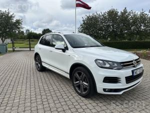 White Volkswagen Touareg 2012 in Ventspils, with an engine capacity of 3.00 L and mileage of 294 thousand km for 11999 €, photo 3 on AUTOMOTO.COM.LV
