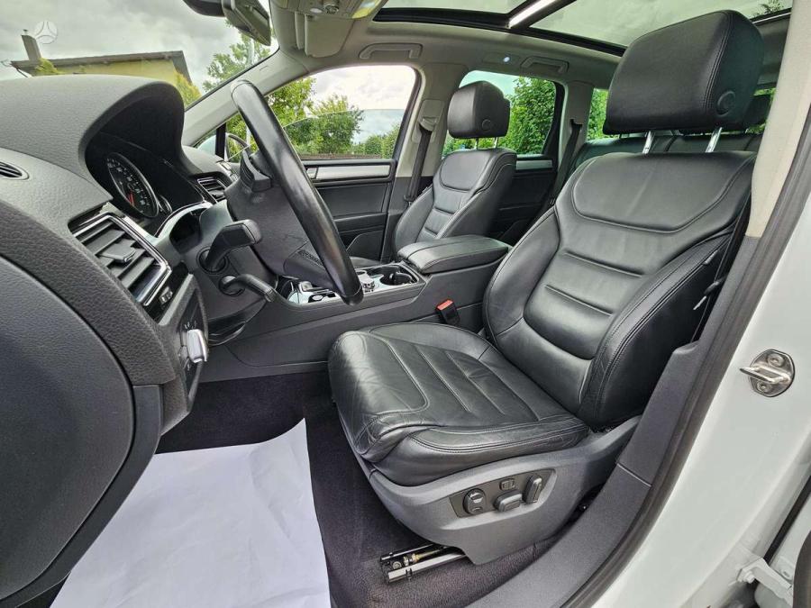 Balts Volkswagen Touareg 2012 Klaipėda, ar dzinēja tilpumu 2.97 L un nobraukumu 220 tūkst. km par 12550 €, foto 10 vietnē AUTOMOTO.COM.LV