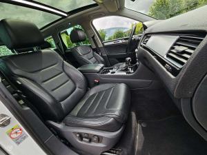 Balts Volkswagen Touareg 2012 Klaipėda, ar dzinēja tilpumu 2.97 L un nobraukumu 220 tūkst. km par 12550 €, foto 12 vietnē AUTOMOTO.COM.LV