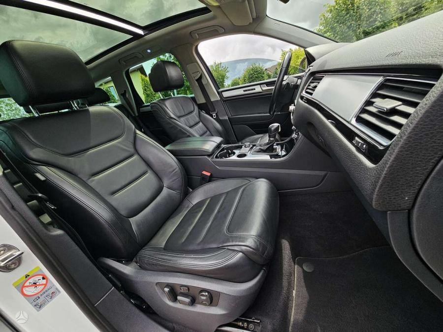 Balts Volkswagen Touareg 2012 Klaipėda, ar dzinēja tilpumu 2.97 L un nobraukumu 220 tūkst. km par 12550 €, foto 12 vietnē AUTOMOTO.COM.LV