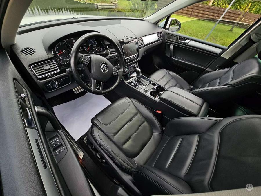 Balts Volkswagen Touareg 2012 Klaipėda, ar dzinēja tilpumu 2.97 L un nobraukumu 220 tūkst. km par 12550 €, foto 15 vietnē AUTOMOTO.COM.LV