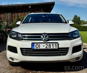 White Volkswagen Touareg 2012 in Saldus, with an engine capacity of 3.00 L and mileage of 309 thousand km for 9500 €, photo  on AUTOMOTO.COM.LV