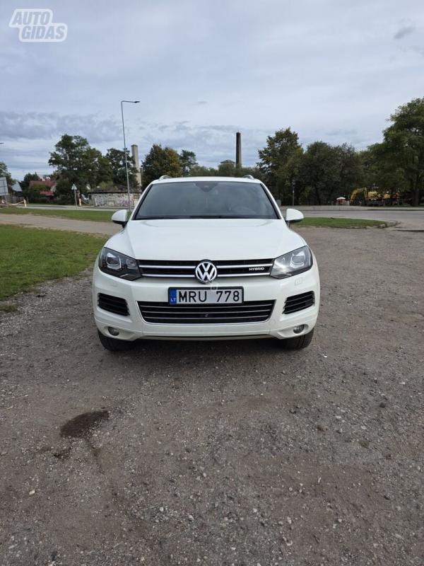 Balts Volkswagen Touareg 2012 Jonava, ar dzinēja tilpumu 3.00 L un nobraukumu 260 tūkst. km par 9000 €, foto 3 vietnē AUTOMOTO.COM.LV